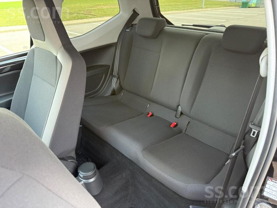 Melns Volkswagen Up 2015 Rīga, ar dzinēja tilpumu 1.00 L un nobraukumu 0 tūkst. km par 4390 €, foto 5 vietnē AUTOMOTO.COM.LV