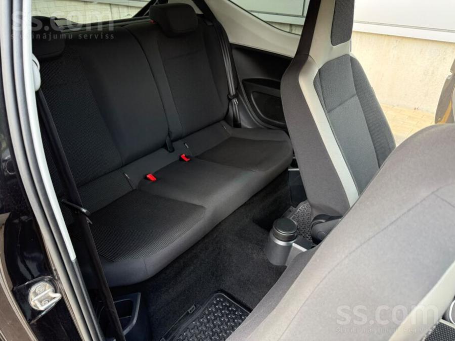 Melns Volkswagen Up 2015 Rīga, ar dzinēja tilpumu 1.00 L un nobraukumu 0 tūkst. km par 4390 €, foto 10 vietnē AUTOMOTO.COM.LV
