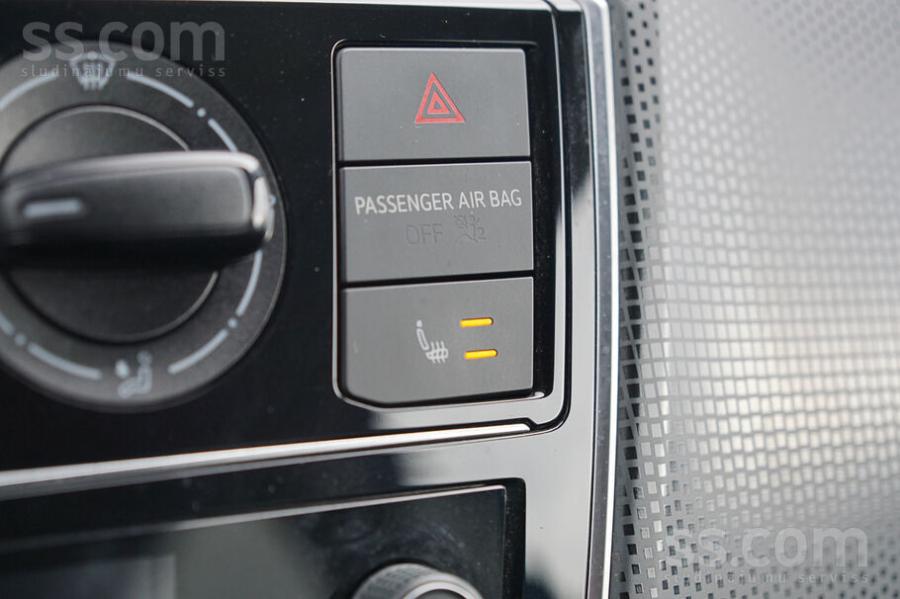 Zils Volkswagen Up 2019 Rīga, ar dzinēja tilpumu 1.00 L un nobraukumu 74 tūkst. km par 8990 €, foto 14 vietnē AUTOMOTO.COM.LV