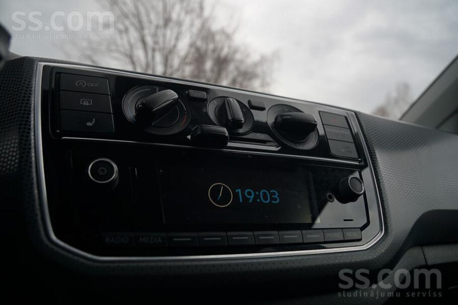 Zils Volkswagen Up 2019 Rīga, ar dzinēja tilpumu 1.00 L un nobraukumu 74 tūkst. km par 8990 €, foto 16 vietnē AUTOMOTO.COM.LV