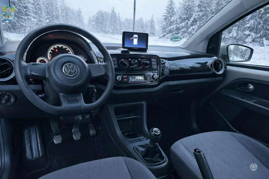 Pelēks Volkswagen Up 2013 Viļņa, ar dzinēja tilpumu 1.00 L un nobraukumu 185 tūkst. km par 2800 €, foto 5 vietnē AUTOMOTO.COM.LV