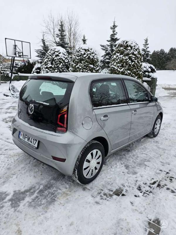 Pelēks Volkswagen Up 2022 Elektrėnai, ar dzinēja tilpumu 1.00 L un nobraukumu 123 tūkst. km par 7850 €, foto 4 vietnē AUTOMOTO.COM.LV