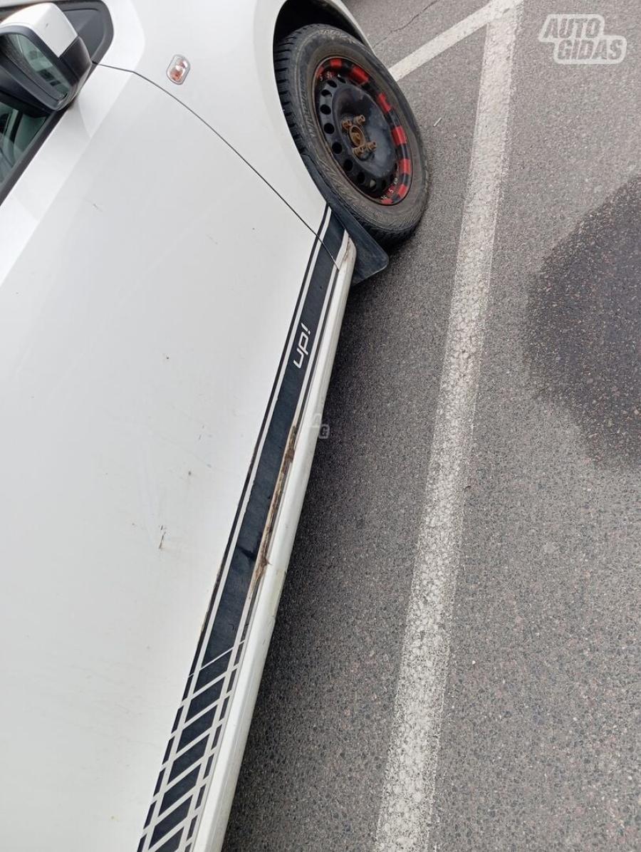 Volkswagen Up 2014 in Vilnius, with an engine capacity of 1.00 L and mileage of 209 thousand km for 1300 €, photo 9 on AUTOMOTO.COM.LV