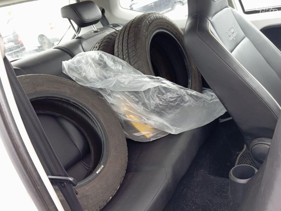 Volkswagen Up 2014 in Vilnius, with an engine capacity of 1.00 L and mileage of 209 thousand km for 1300 €, photo 13 on AUTOMOTO.COM.LV