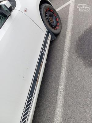 Volkswagen Up 2014 in Vilnius, with an engine capacity of 1.00 L and mileage of 209 thousand km for 1200 €, photo 8 on AUTOMOTO.COM.LV