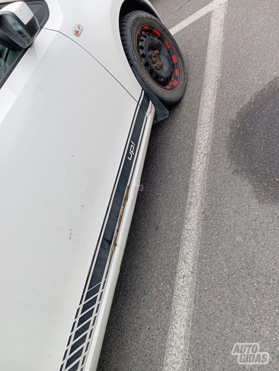Volkswagen Up 2014 Viļņa, ar dzinēja tilpumu 1.00 L un nobraukumu 209 tūkst. km par 1000 €, foto 9 vietnē AUTOMOTO.COM.LV