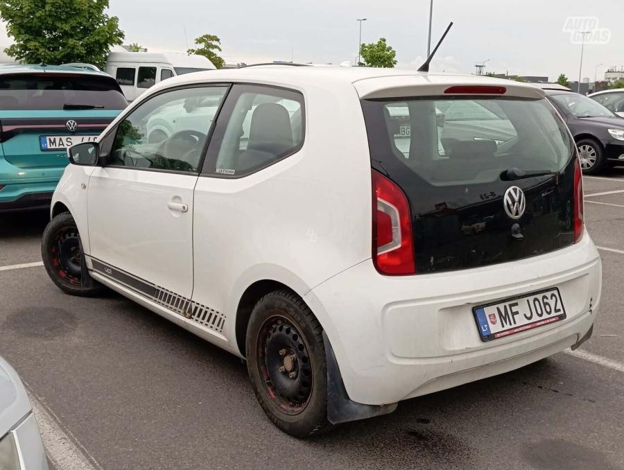 Volkswagen Up 2014 in Vilnius, with an engine capacity of 1.00 L and mileage of 209 thousand km for 900 €, photo 5 on AUTOMOTO.COM.LV