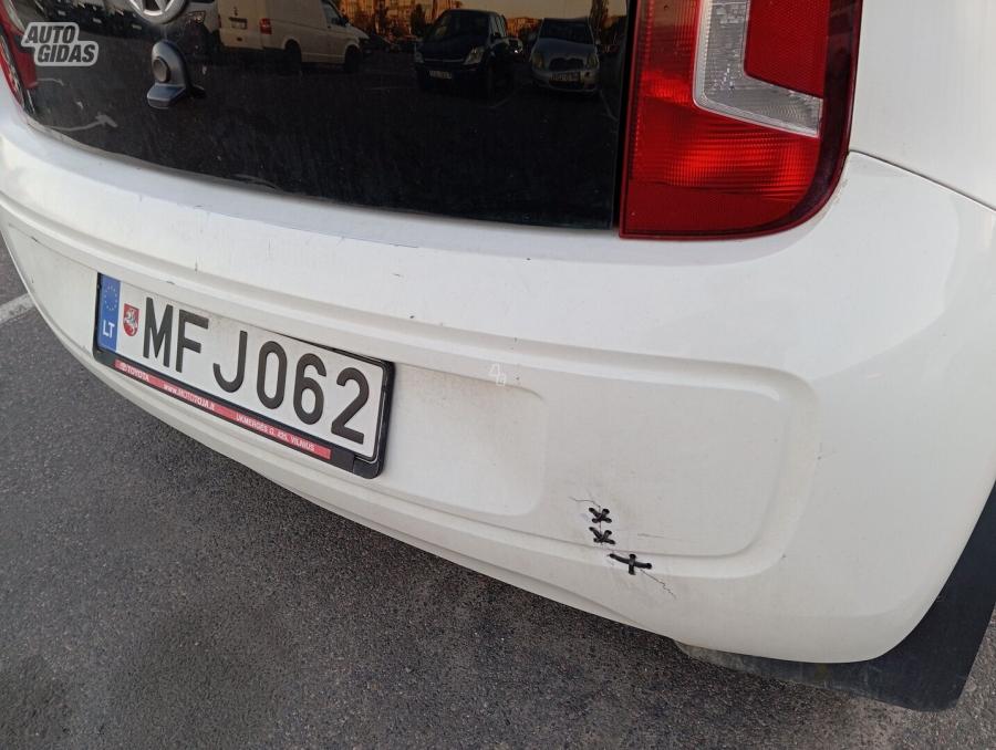 Volkswagen Up 2014 in Vilnius, with an engine capacity of 1.00 L and mileage of 209 thousand km for 900 €, photo 9 on AUTOMOTO.COM.LV