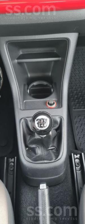 Red Volkswagen Up 2012 in Jurmala, with an engine capacity of 1.00 L and mileage of 116 thousand km for 3750 €, photo 15 on AUTOMOTO.COM.LV