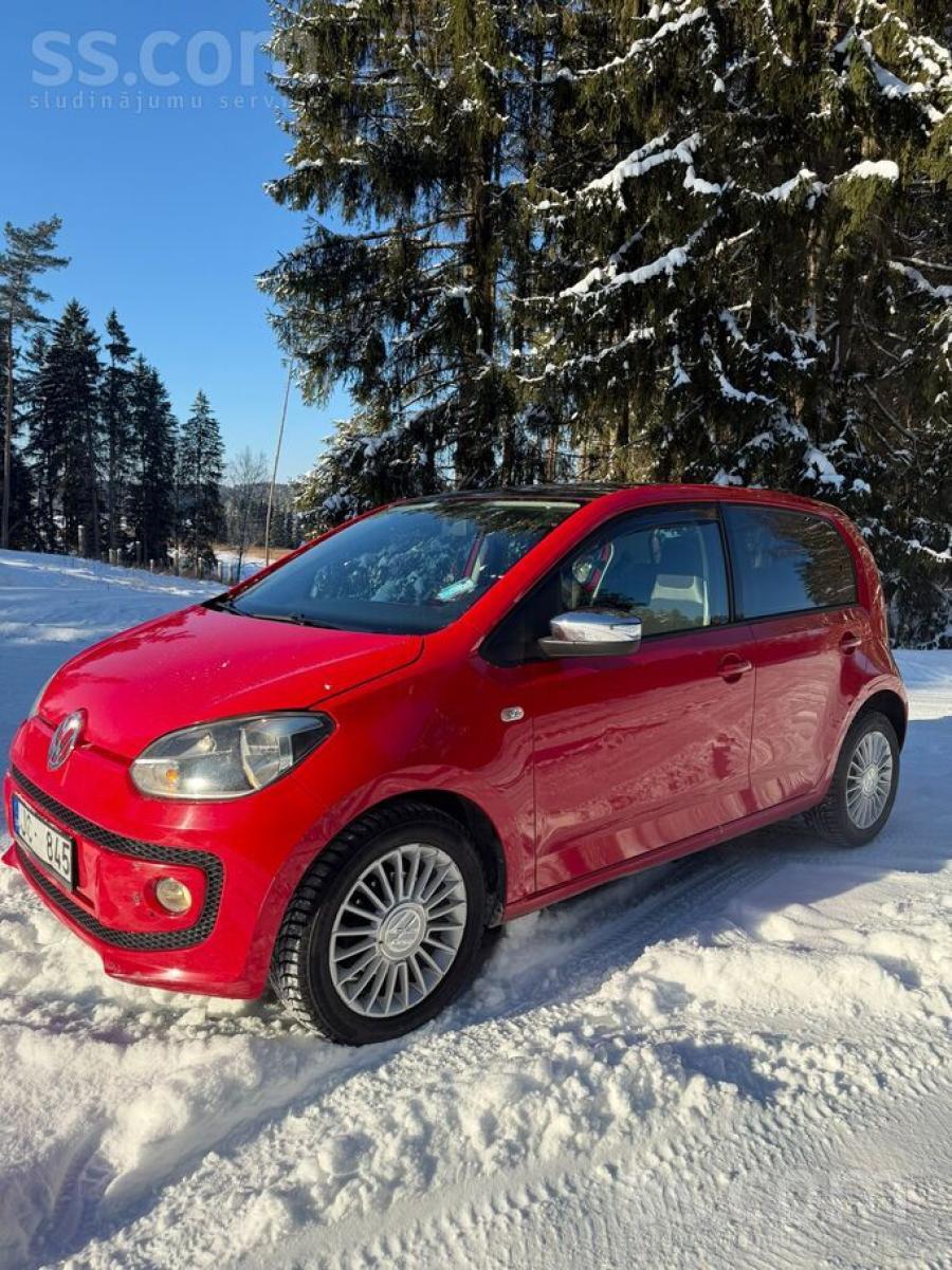 Red Volkswagen Up 2012 in Daugavpils, with an engine capacity of 1.00 L and mileage of 178 thousand km for 2350 €, photo 1 on AUTOMOTO.COM.LV