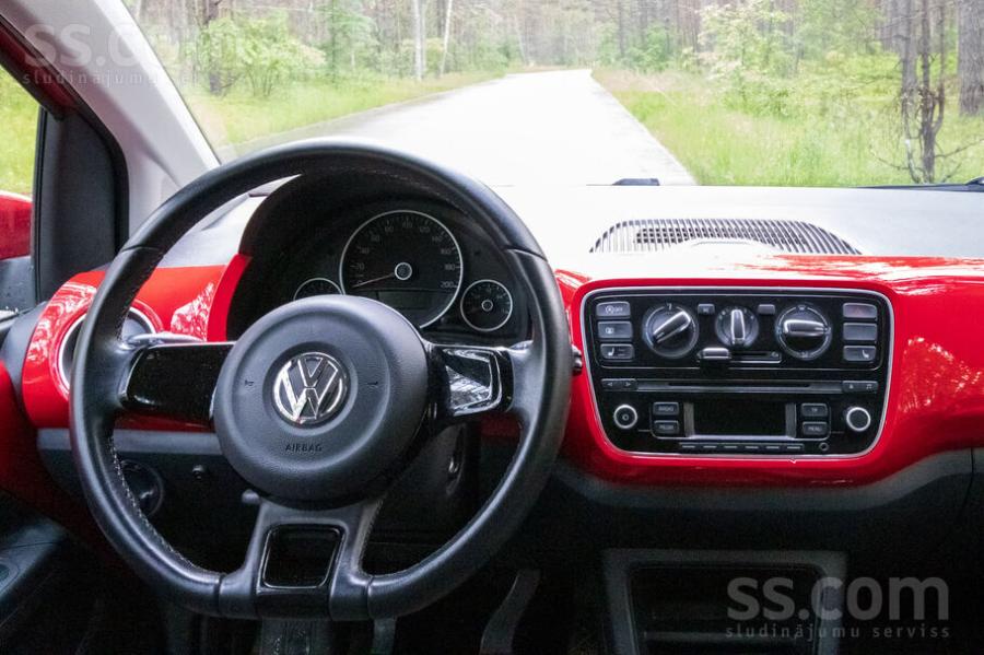 Red Volkswagen Up 2012 in Jurmala, with an engine capacity of 1.00 L and mileage of 185 thousand km for 1500 €, photo 5 on AUTOMOTO.COM.LV