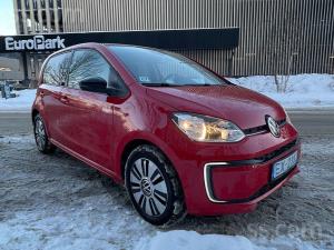 Красный Фольксваген Ап 2020 в Рига, объемом двигателя 0.00 л и пробегом 58 тыс. км за 10000 €, фото 4 на AUTOMOTO.COM.LV