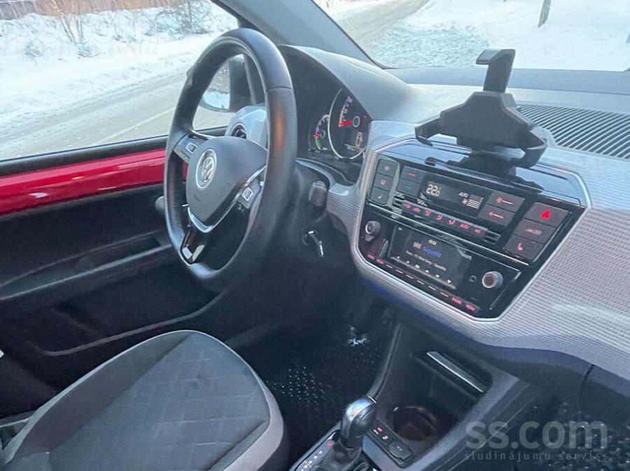 Красный Фольксваген Ап 2020 в Рига, объемом двигателя 0.00 л и пробегом 58 тыс. км за 10000 €, фото 20 на AUTOMOTO.COM.LV