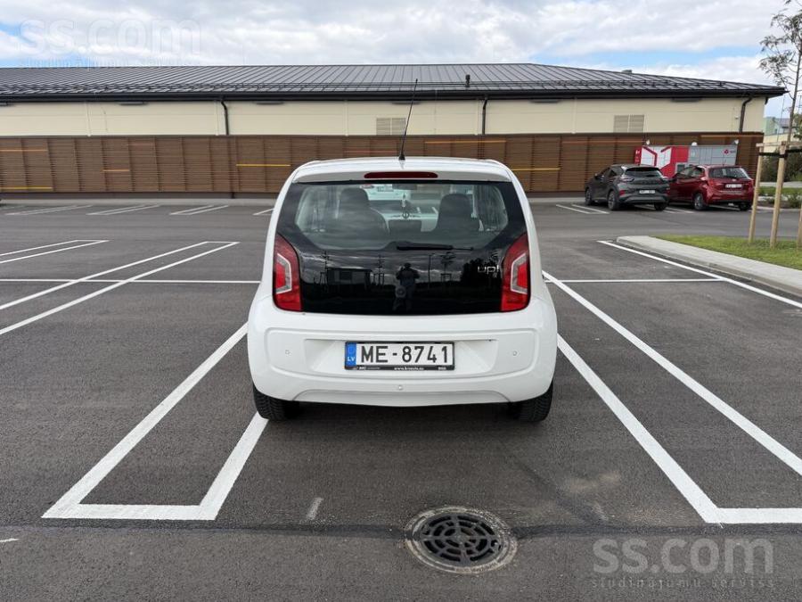 White Volkswagen Up 2012 in Riga, with an engine capacity of 1.00 L and mileage of 206 thousand km for 3650 €, photo 4 on AUTOMOTO.COM.LV