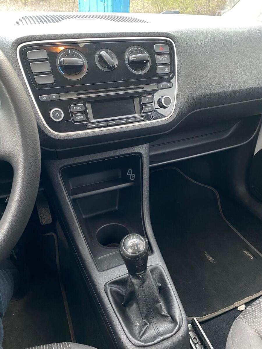 Balts Volkswagen Up 2013 Kauņa, ar dzinēja tilpumu 1.00 L un nobraukumu 205 tūkst. km par 2400 €, foto 8 vietnē AUTOMOTO.COM.LV