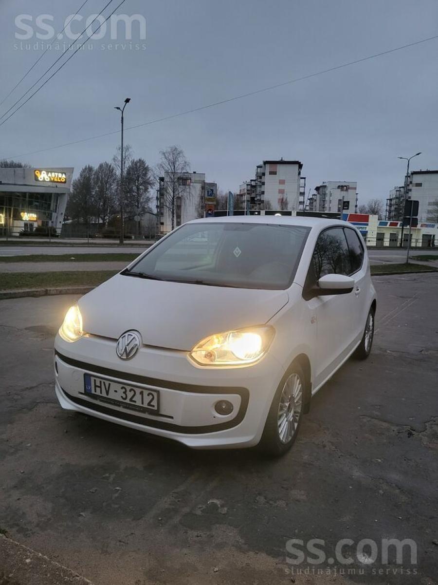 Balts Volkswagen Up 2012 Rīga, ar dzinēja tilpumu 1.00 L un nobraukumu 256 tūkst. km par 1880 €, foto 1 vietnē AUTOMOTO.COM.LV
