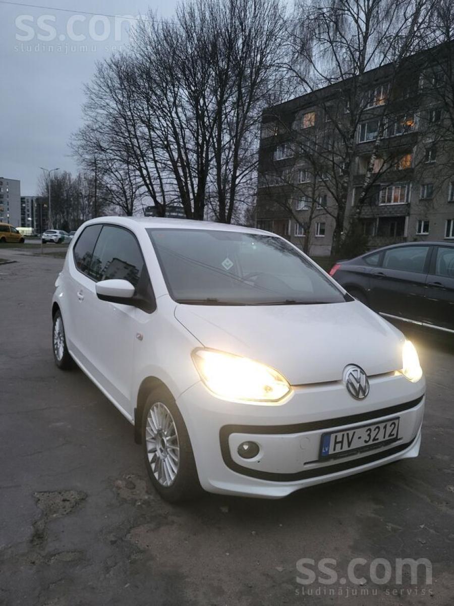 Balts Volkswagen Up 2012 Rīga, ar dzinēja tilpumu 1.00 L un nobraukumu 256 tūkst. km par 1880 €, foto 2 vietnē AUTOMOTO.COM.LV