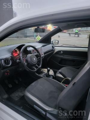Balts Volkswagen Up 2012 Rīga, ar dzinēja tilpumu 1.00 L un nobraukumu 256 tūkst. km par 1880 €, foto 6 vietnē AUTOMOTO.COM.LV