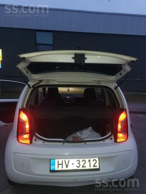Balts Volkswagen Up 2012 Rīga, ar dzinēja tilpumu 1.00 L un nobraukumu 256 tūkst. km par 1880 €, foto 8 vietnē AUTOMOTO.COM.LV