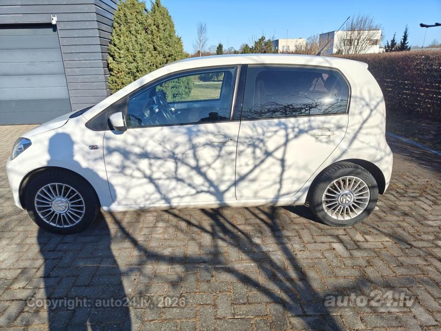 White Volkswagen Up 2012 in Tallinn, with an engine capacity of 1.00 L and mileage of 212 thousand km for 2999 €, photo 3 on AUTOMOTO.COM.LV