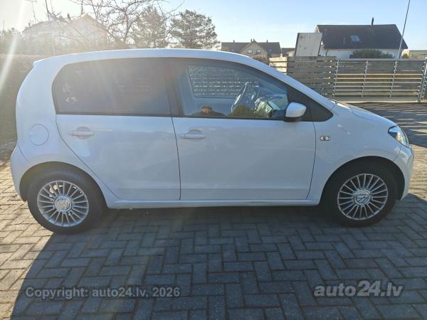White Volkswagen Up 2012 in Tallinn, with an engine capacity of 1.00 L and mileage of 212 thousand km for 2999 €, photo 6 on AUTOMOTO.COM.LV