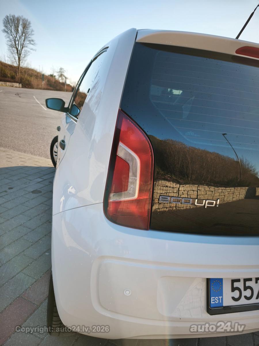 White Volkswagen Up 2013 in Tallinn, with an engine capacity of 1.00 L and mileage of 166 thousand km for 5100 €, photo 3 on AUTOMOTO.COM.LV