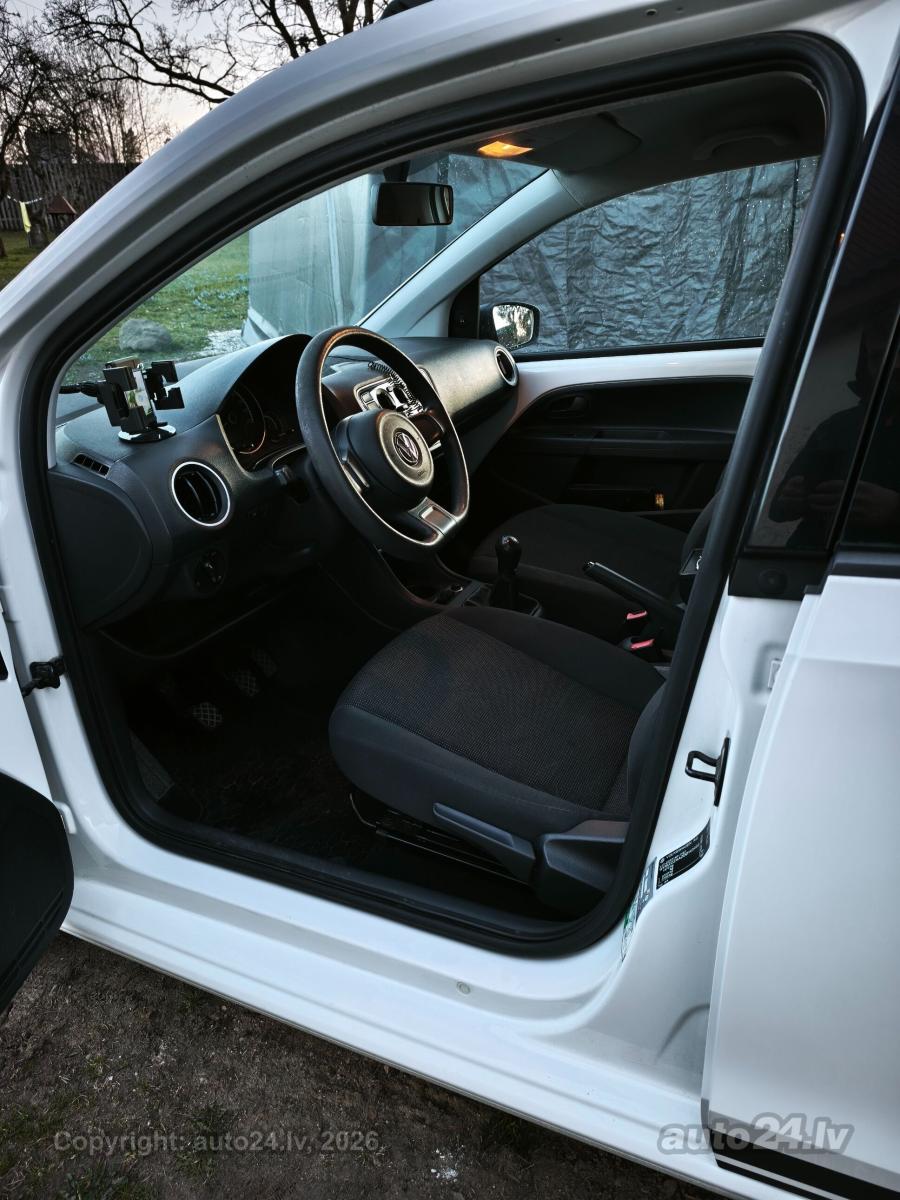 White Volkswagen Up 2013 in Tallinn, with an engine capacity of 1.00 L and mileage of 166 thousand km for 5100 €, photo 8 on AUTOMOTO.COM.LV