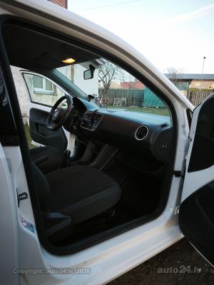 White Volkswagen Up 2013 in Tallinn, with an engine capacity of 1.00 L and mileage of 166 thousand km for 5100 €, photo 12 on AUTOMOTO.COM.LV