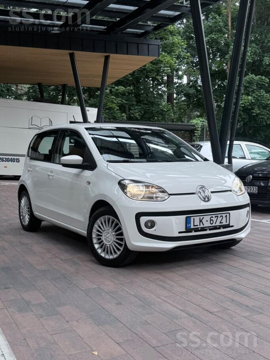 White Volkswagen Up 2013 in Ogre, with an engine capacity of 1.00 L and mileage of 130 thousand km for 4500 €, photo 1 on AUTOMOTO.COM.LV