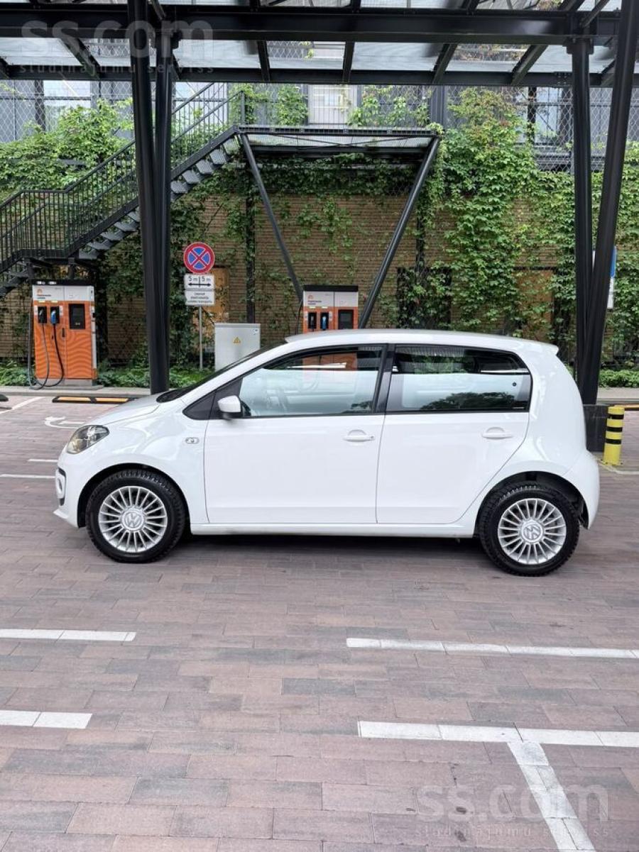 White Volkswagen Up 2013 in Ogre, with an engine capacity of 1.00 L and mileage of 130 thousand km for 4500 €, photo 4 on AUTOMOTO.COM.LV