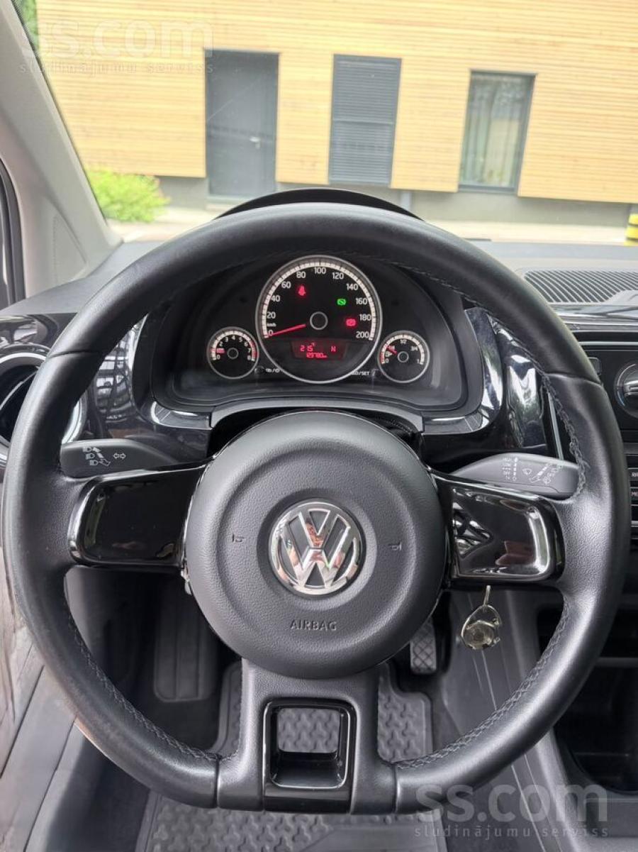 White Volkswagen Up 2013 in Ogre, with an engine capacity of 1.00 L and mileage of 130 thousand km for 4500 €, photo 7 on AUTOMOTO.COM.LV