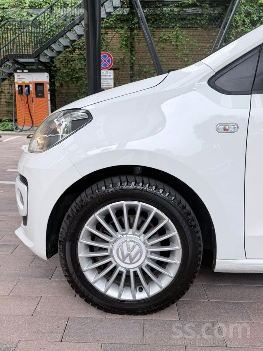 White Volkswagen Up 2013 in Ogre, with an engine capacity of 1.00 L and mileage of 130 thousand km for 4500 €, photo 17 on AUTOMOTO.COM.LV