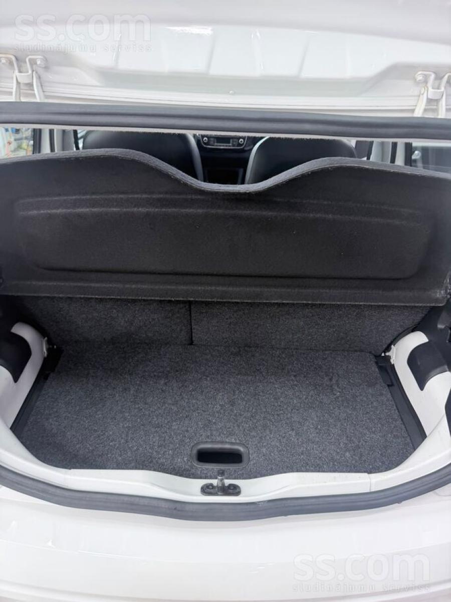 White Volkswagen Up 2013 in Ogre, with an engine capacity of 1.00 L and mileage of 130 thousand km for 4500 €, photo 21 on AUTOMOTO.COM.LV