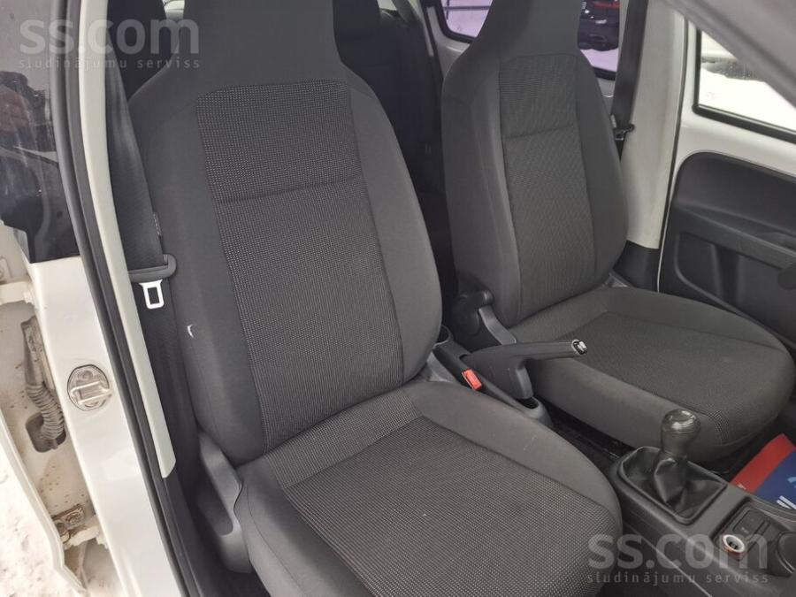 Balts Volkswagen Up 2014 Talsi, ar dzinēja tilpumu 1.00 L un nobraukumu 64 tūkst. km par 4900 €, foto 11 vietnē AUTOMOTO.COM.LV