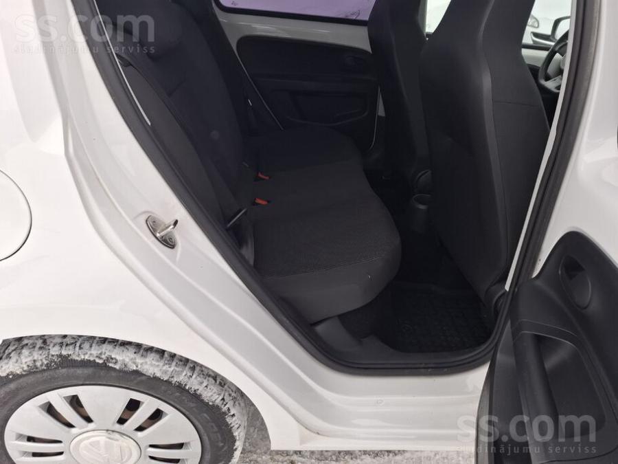 Balts Volkswagen Up 2014 Talsi, ar dzinēja tilpumu 1.00 L un nobraukumu 64 tūkst. km par 4900 €, foto 12 vietnē AUTOMOTO.COM.LV
