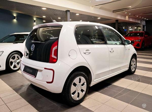 Balts Volkswagen Up 2014 Rīga, ar dzinēja tilpumu 0.00 L un nobraukumu 84 tūkst. km par 4990 €, foto 4 vietnē AUTOMOTO.COM.LV