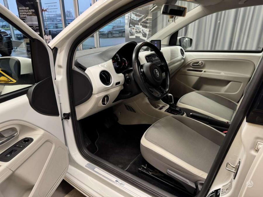 Balts Volkswagen Up 2014 Rīga, ar dzinēja tilpumu 0.00 L un nobraukumu 84 tūkst. km par 4990 €, foto 8 vietnē AUTOMOTO.COM.LV