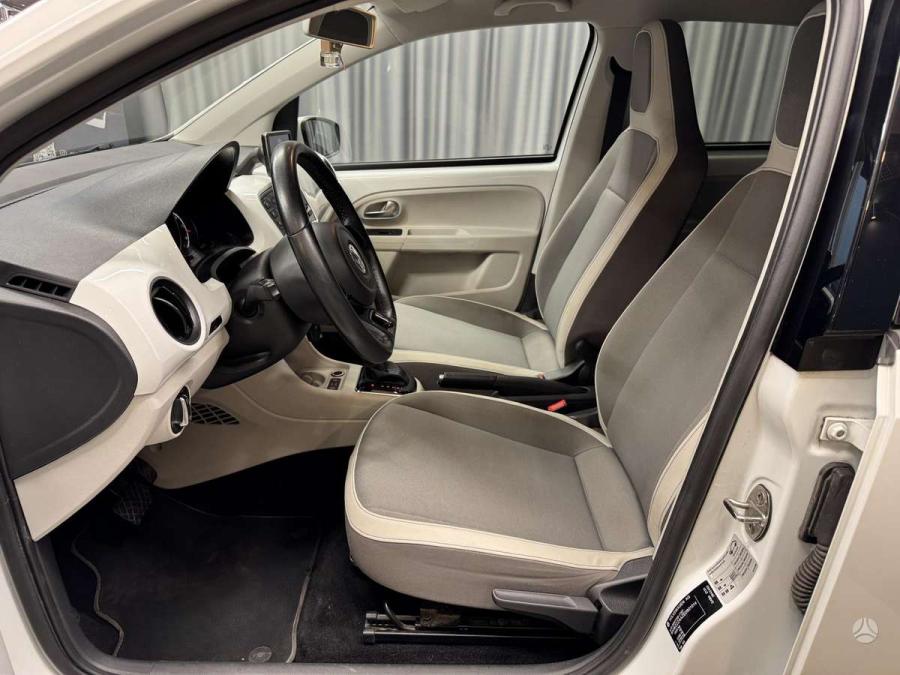 Balts Volkswagen Up 2014 Rīga, ar dzinēja tilpumu 0.00 L un nobraukumu 84 tūkst. km par 4990 €, foto 9 vietnē AUTOMOTO.COM.LV