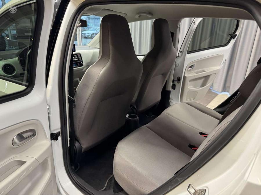 Balts Volkswagen Up 2014 Rīga, ar dzinēja tilpumu 0.00 L un nobraukumu 84 tūkst. km par 4990 €, foto 16 vietnē AUTOMOTO.COM.LV