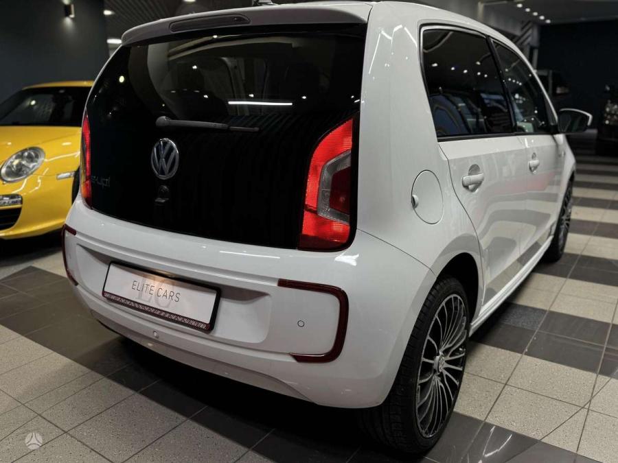 Balts Volkswagen Up 2014 Rīga, ar dzinēja tilpumu 0.00 L un nobraukumu 84 tūkst. km par 4990 €, foto 20 vietnē AUTOMOTO.COM.LV
