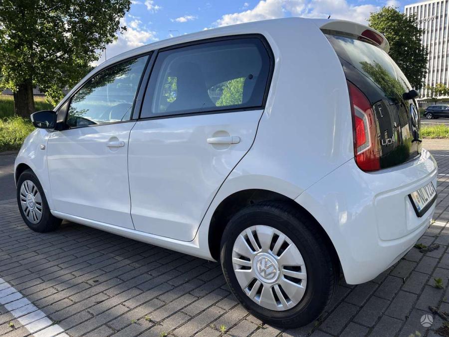 White Volkswagen Up 2014 in Vilnius, with an engine capacity of 1.00 L and mileage of 185 thousand km for 3900 €, photo 9 on AUTOMOTO.COM.LV