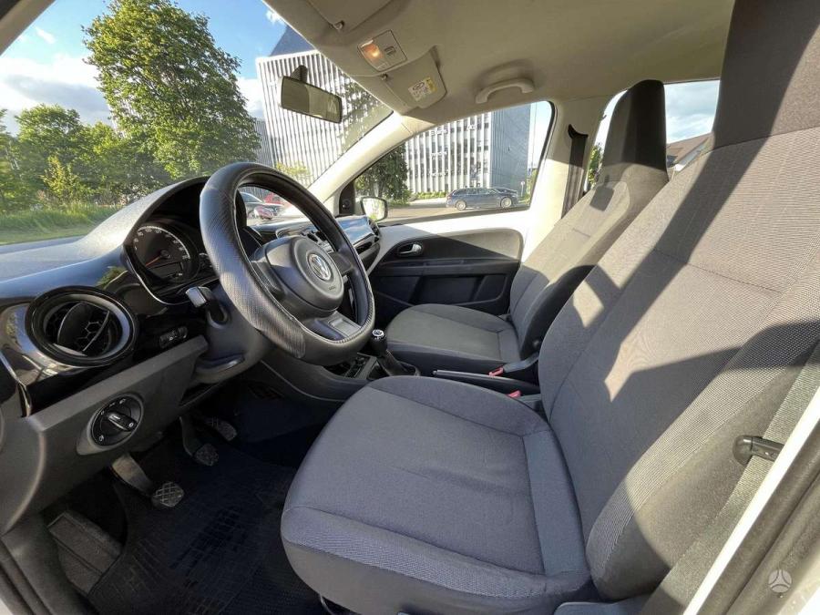 White Volkswagen Up 2014 in Vilnius, with an engine capacity of 1.00 L and mileage of 185 thousand km for 3900 €, photo 15 on AUTOMOTO.COM.LV