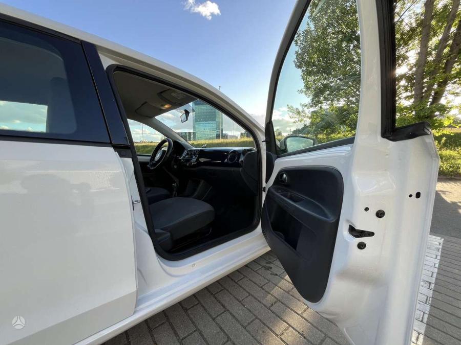 White Volkswagen Up 2014 in Vilnius, with an engine capacity of 1.00 L and mileage of 185 thousand km for 3900 €, photo 20 on AUTOMOTO.COM.LV