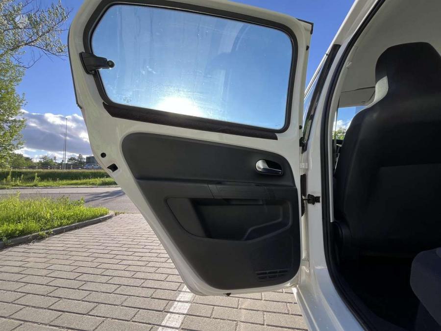 White Volkswagen Up 2014 in Vilnius, with an engine capacity of 1.00 L and mileage of 185 thousand km for 3900 €, photo 22 on AUTOMOTO.COM.LV