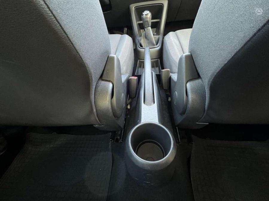 White Volkswagen Up 2014 in Vilnius, with an engine capacity of 1.00 L and mileage of 185 thousand km for 3900 €, photo 26 on AUTOMOTO.COM.LV