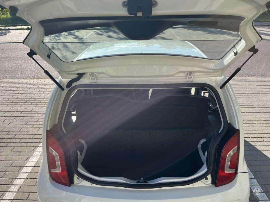White Volkswagen Up 2014 in Vilnius, with an engine capacity of 1.00 L and mileage of 185 thousand km for 3900 €, photo 29 on AUTOMOTO.COM.LV