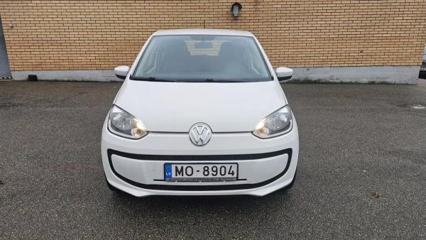 Белый Фольксваген Ап 2014 в Рига, объемом двигателя 1.00 л и пробегом 150 тыс. км за 3850 €, фото 2 на AUTOMOTO.COM.LV