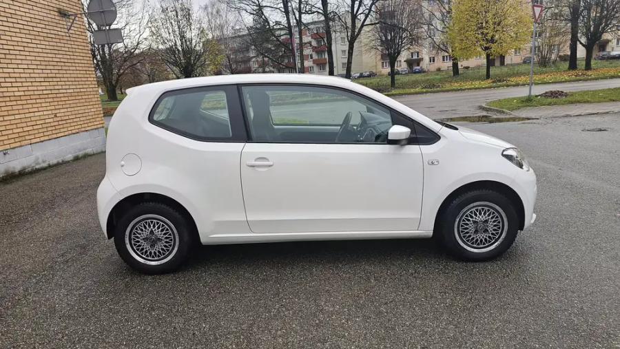 White Volkswagen Up 2014 in Riga, with an engine capacity of 1.00 L and mileage of 150 thousand km for 3850 €, photo 5 on AUTOMOTO.COM.LV