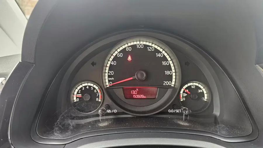 White Volkswagen Up 2014 in Riga, with an engine capacity of 1.00 L and mileage of 150 thousand km for 3850 €, photo 13 on AUTOMOTO.COM.LV