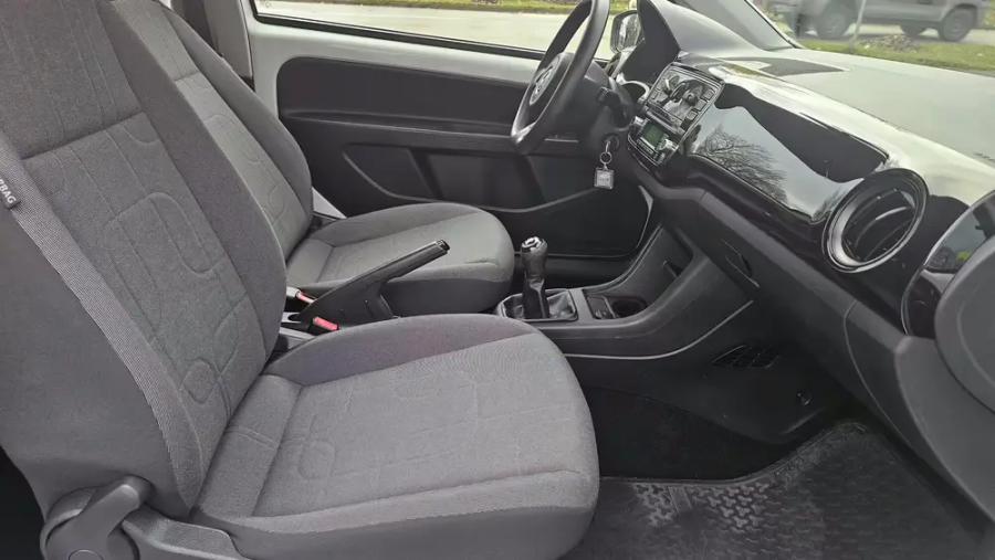 White Volkswagen Up 2014 in Riga, with an engine capacity of 1.00 L and mileage of 150 thousand km for 3850 €, photo 16 on AUTOMOTO.COM.LV